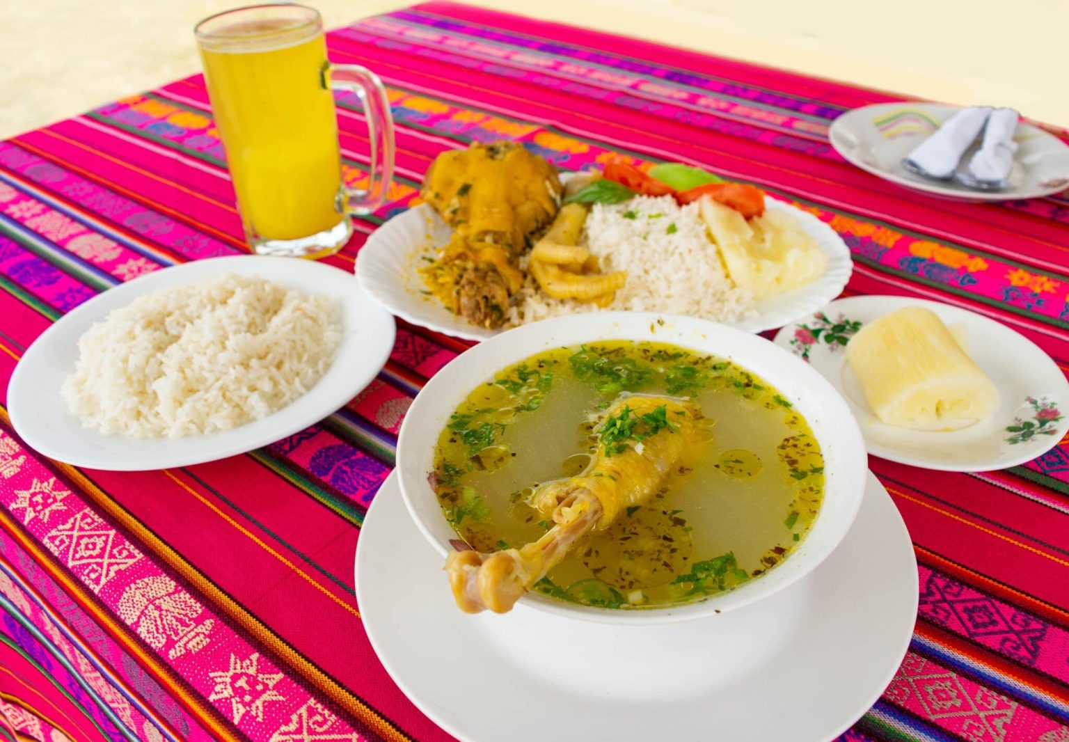 Caldo de Gallina Criolla: Una Tradición Nutritiva en la Mesa ...